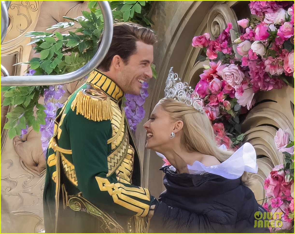 Wicked: Jonathan Bailey è Fiyero nelle nuove immagini dal set dell’adattamento - Thinkmovies