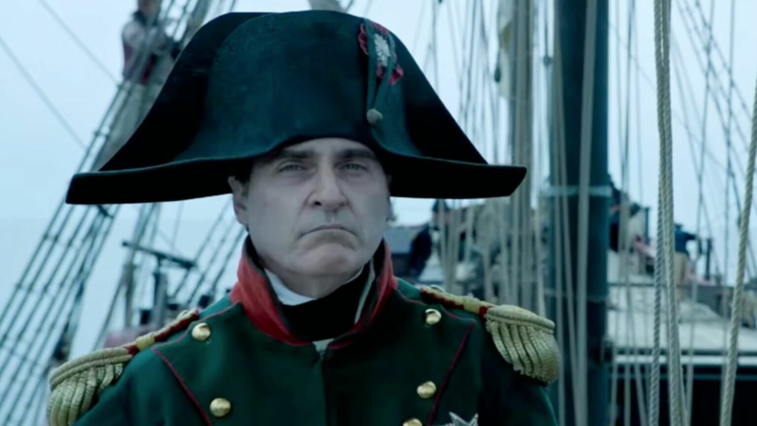 Napoleon: Joaquin Phoenix nelle prime scene del film di Ridley Scott ...